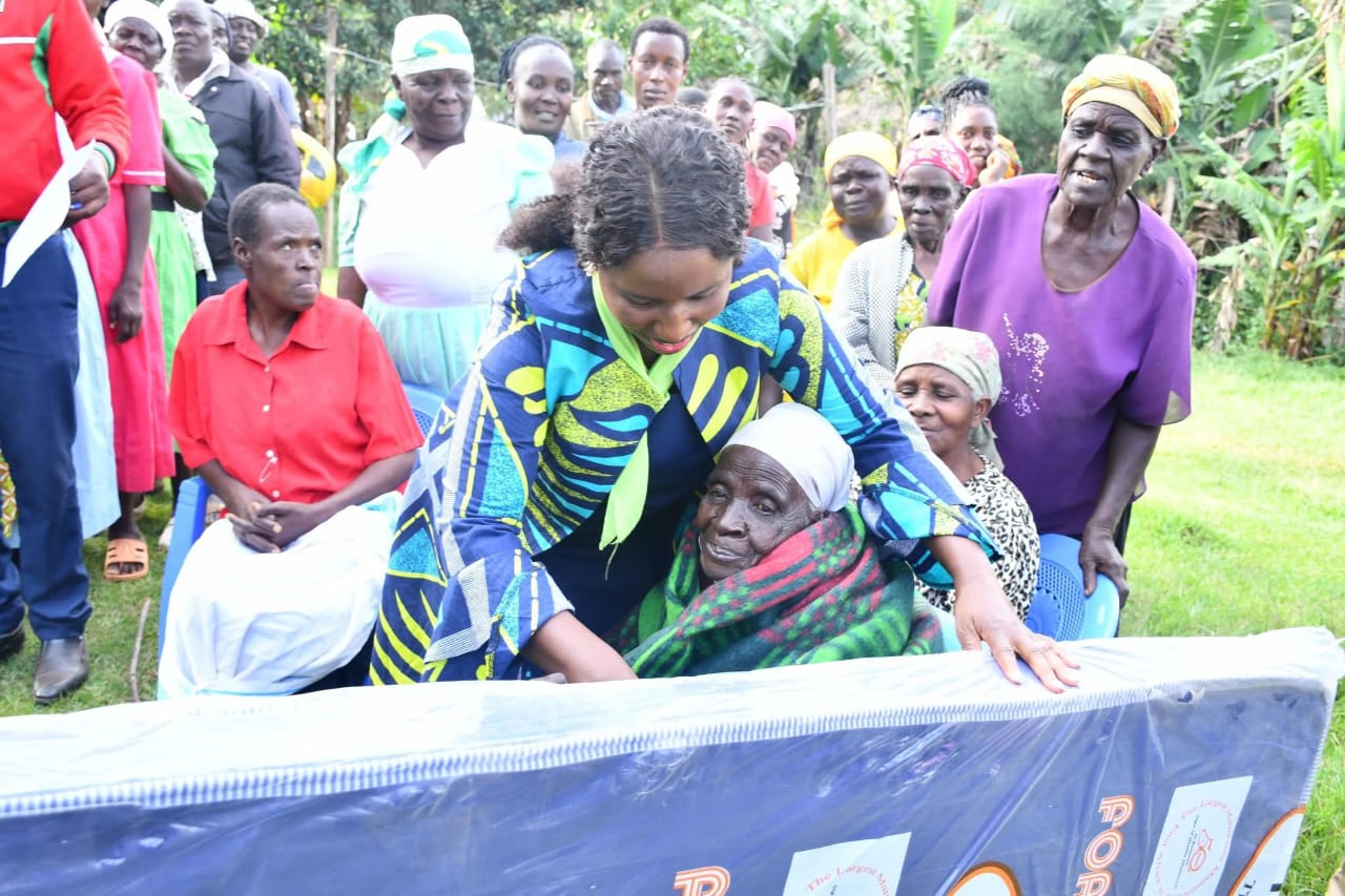 Beatrice Inyangala donates beddings, food to Malava's vulnerable ...